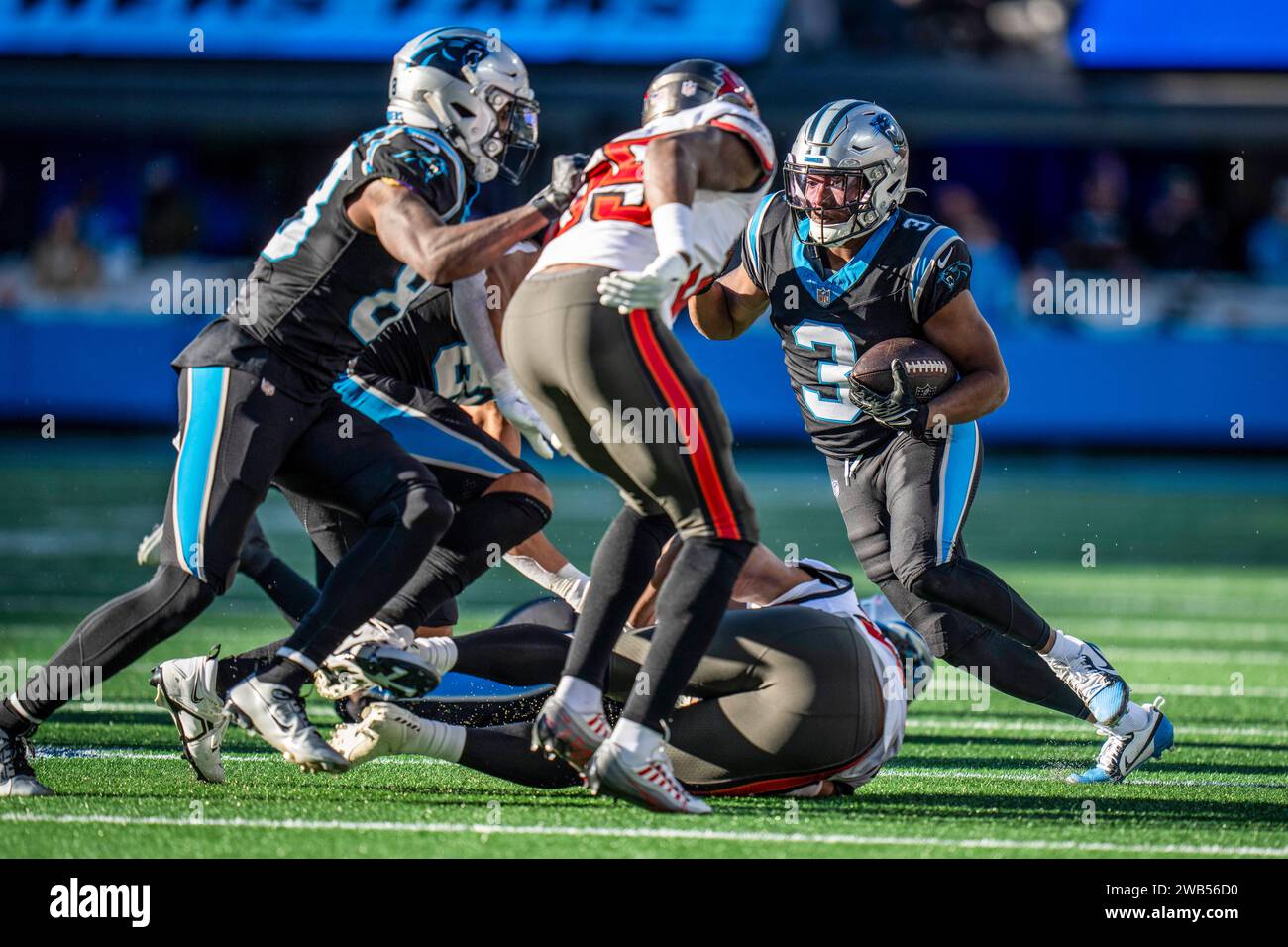 Carolina Panthers running back Raheem Blackshear (3) cuts behind a ...
