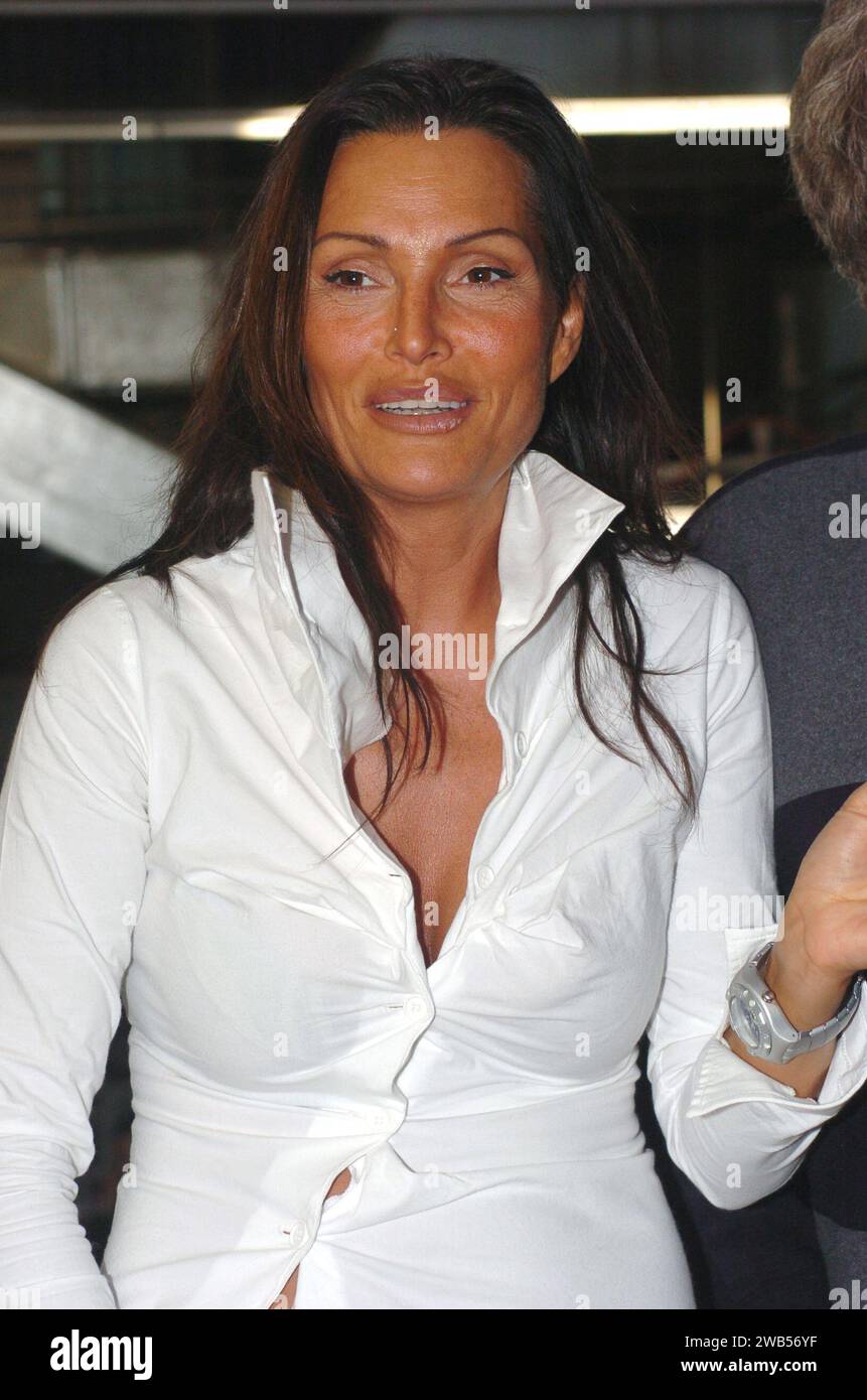 Milan Italy 2004-01-20 : Anna Oxa, Italian singer, during the photo ...
