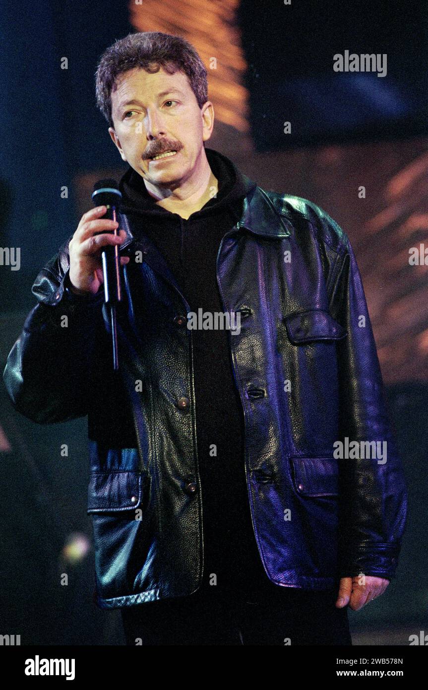 Milan Italy 1999-03-08 : Fabio Concato, Italian singer, during the live ...