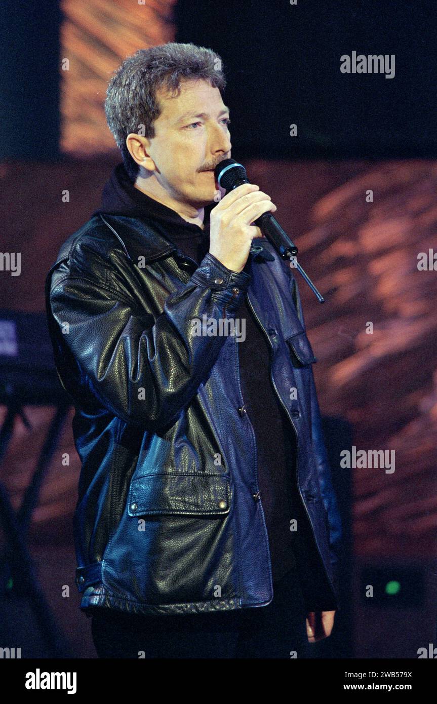 Milan Italy 1999-03-08 : Fabio Concato, Italian singer, during the live ...