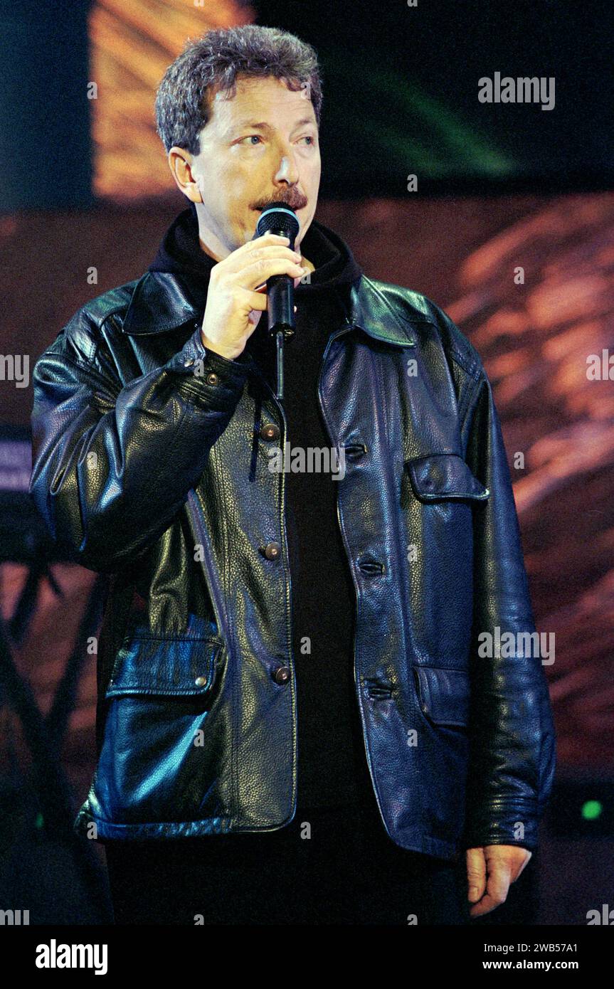 Milan Italy 1999-03-08 : Fabio Concato, Italian singer, during the live ...