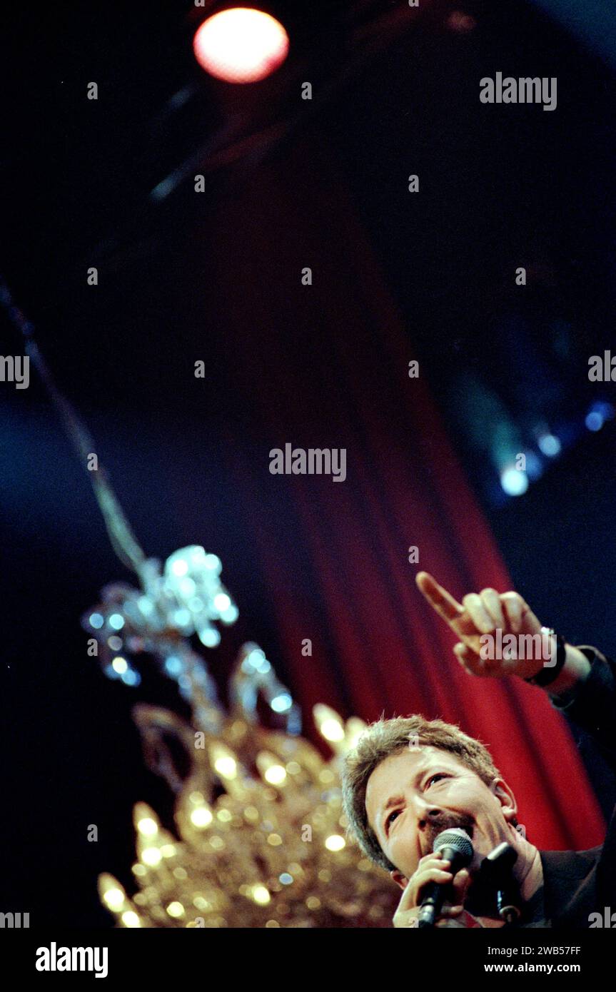 Milan Italy 1999-03-08 : Fabio Concato, Italian singer, during the live ...