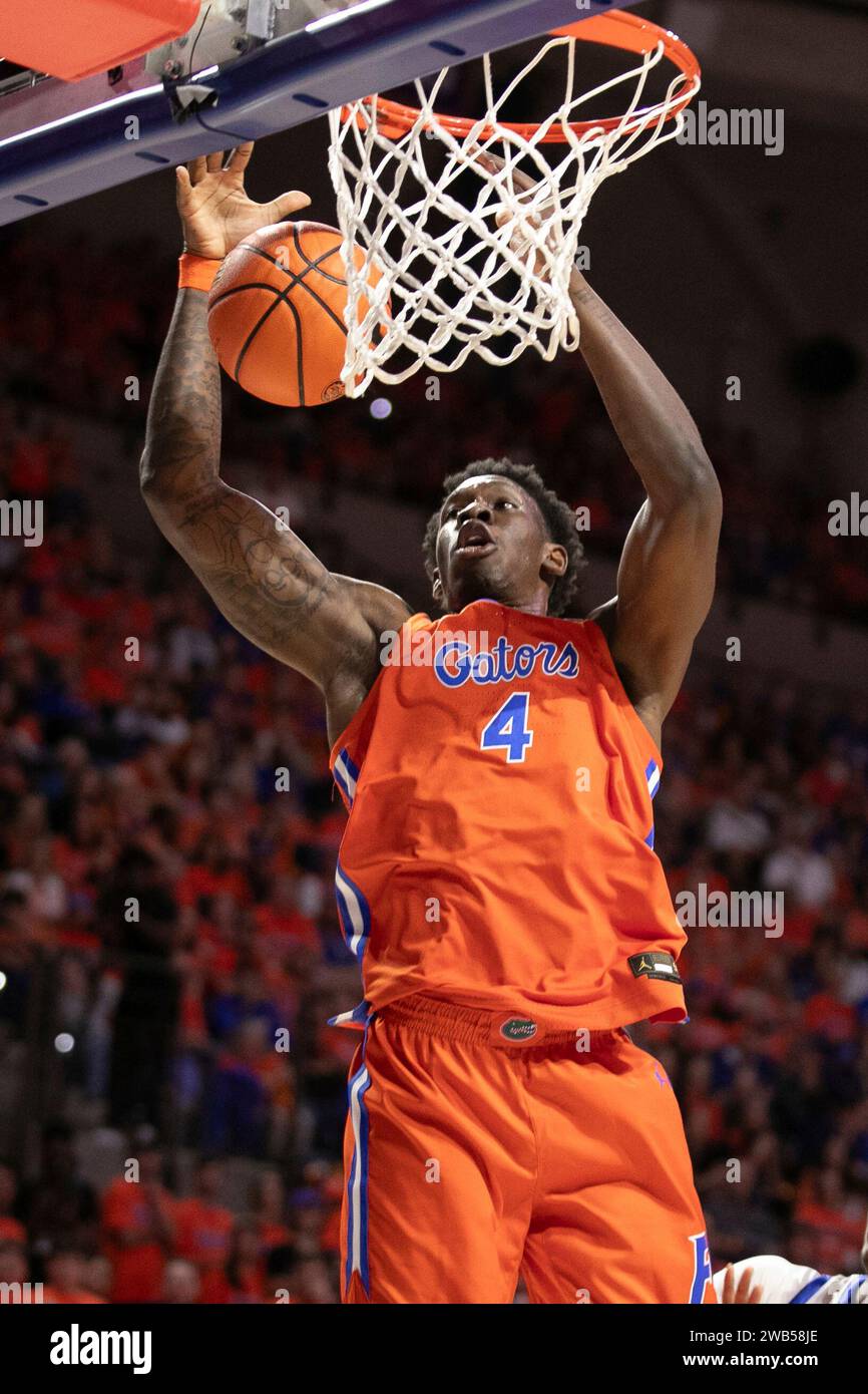 Florida forward Tyrese Samuel (4) shoots during the first half of an ...