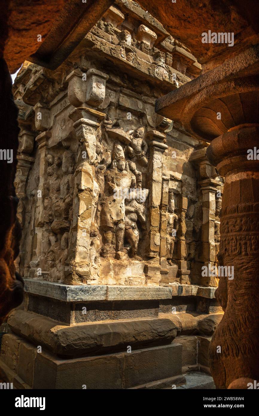 Thiru Parameswara Vinnagaram temple ancient columns and idol statues ...