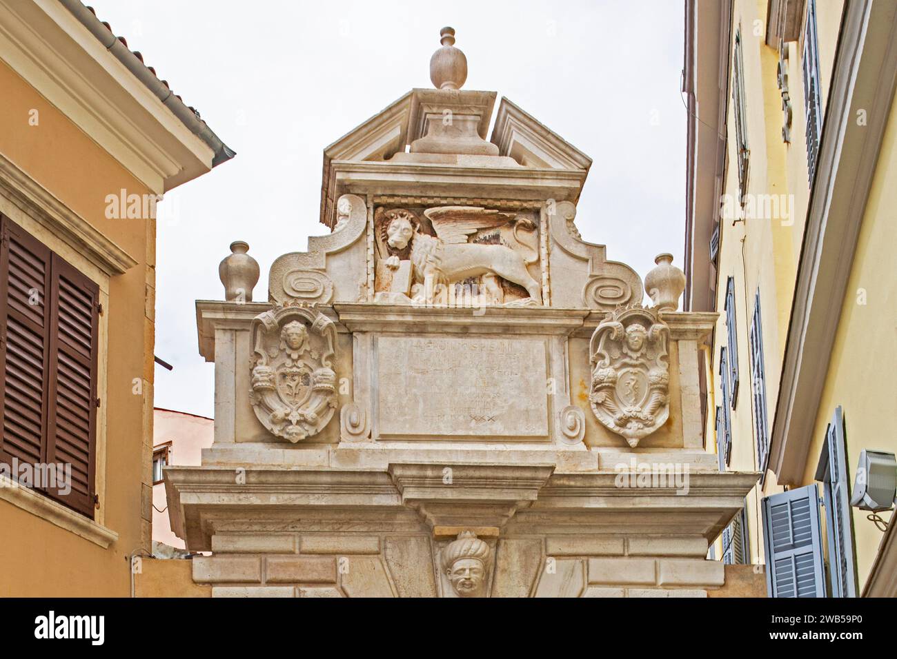 triumphal arch with a lion in the town of Umag in Croatia Stock Photo - Alamy