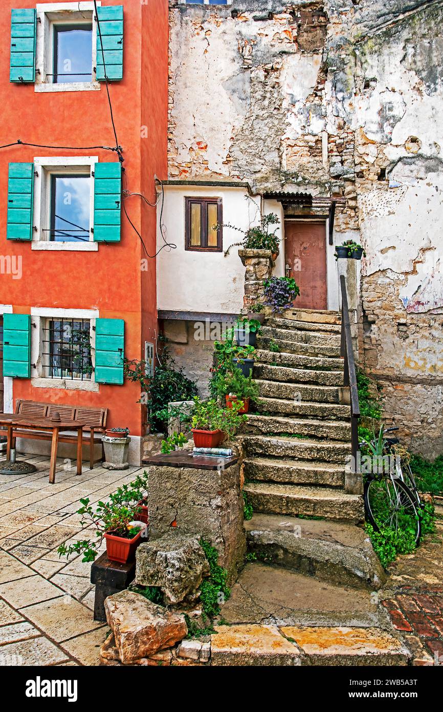 Croatian courtyard steps hi-res stock photography and images - Alamy