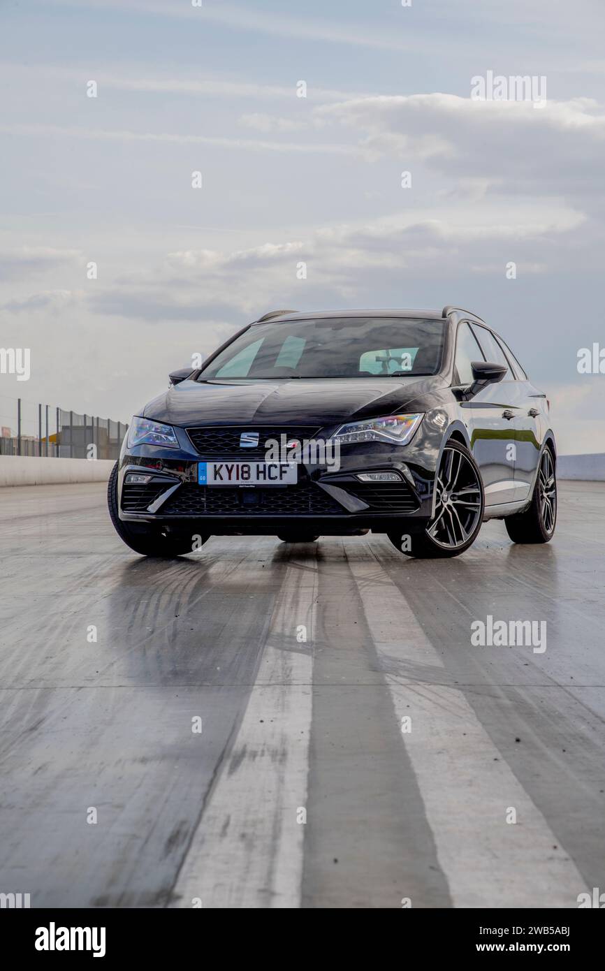 2018 SEAT Leon ST Cupra 300 fast estate based on the VW Golf R Stock ...
