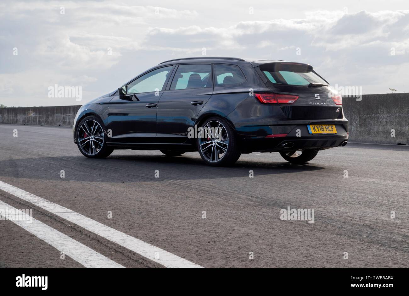 2018 SEAT Leon ST Cupra 300 fast estate based on the VW Golf R Stock ...