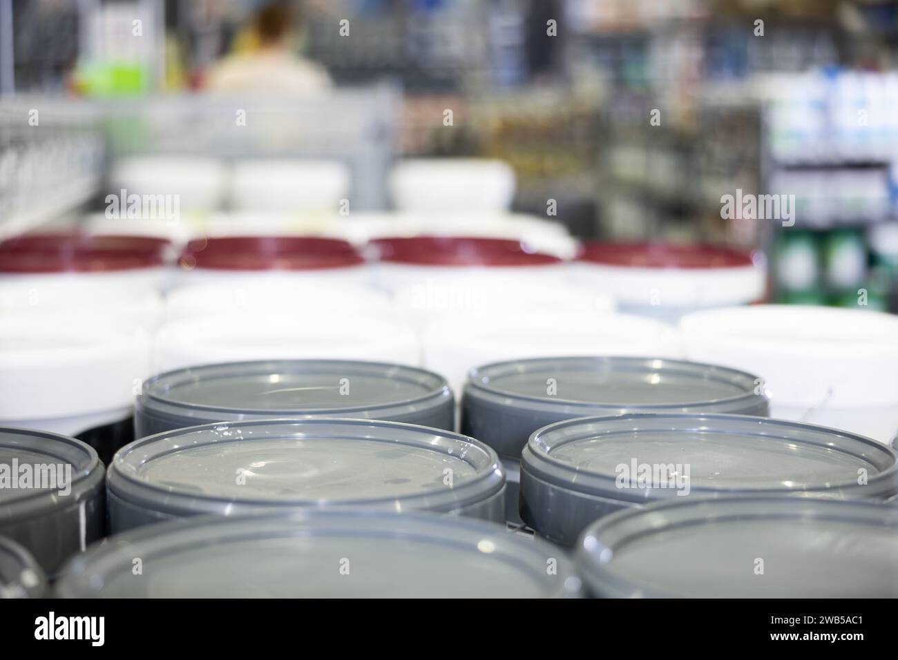 Paint shop shelving hi-res stock photography and images - Alamy