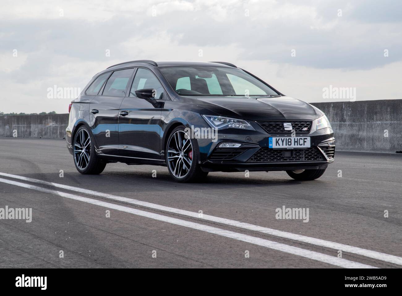 Vw golf estate hi-res stock photography and images - Alamy