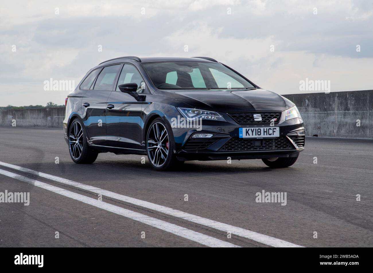 2018 SEAT Leon ST Cupra 300 fast estate based on the VW Golf R Stock ...