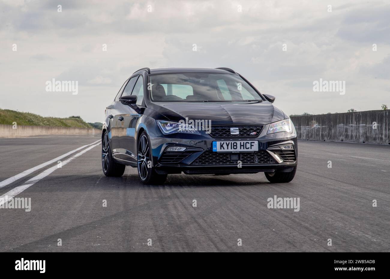 2018 SEAT Leon ST Cupra 300 fast estate based on the VW Golf R Stock ...