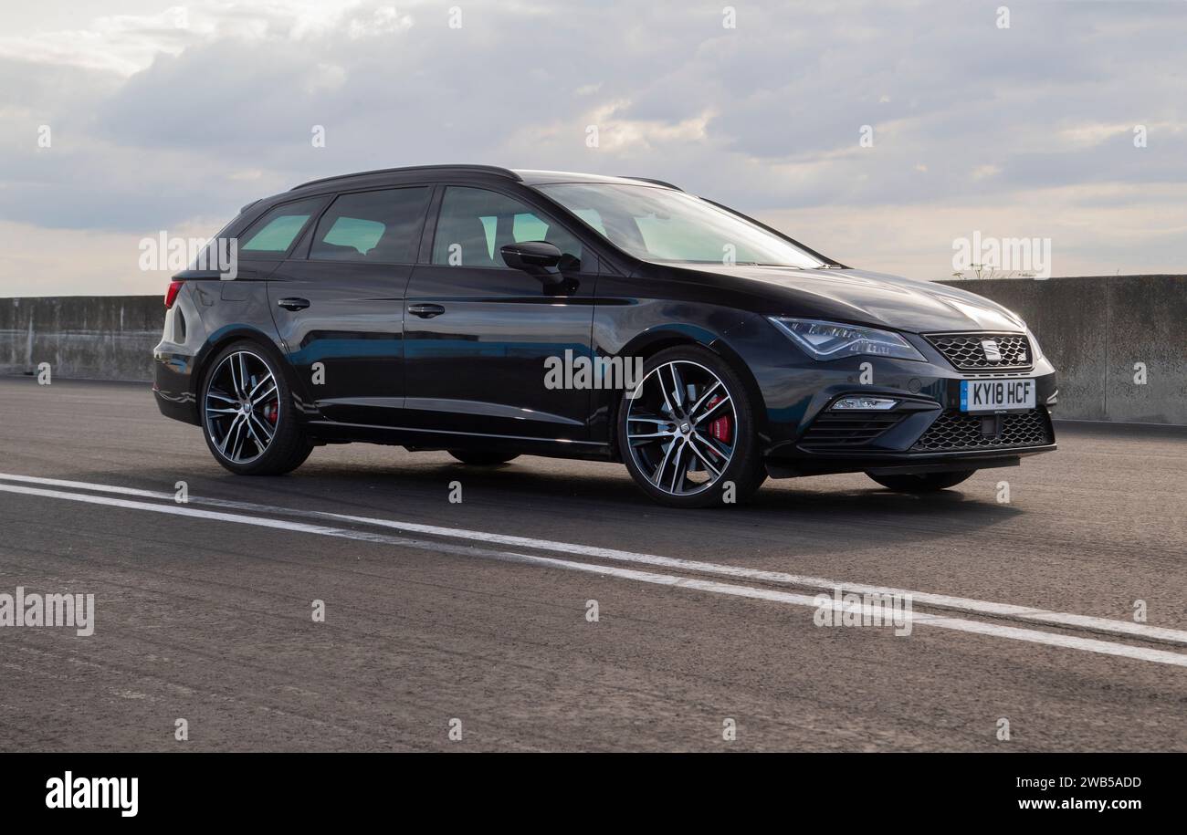 2018 SEAT Leon ST Cupra 300 fast estate based on the VW Golf R Stock ...