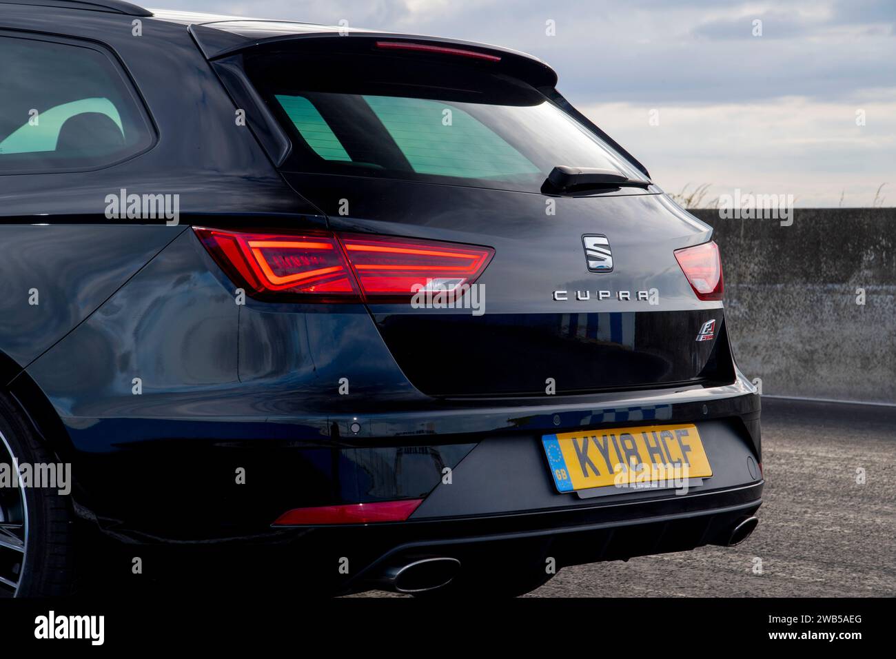 2018 SEAT Leon ST Cupra 300 fast estate based on the VW Golf R Stock ...