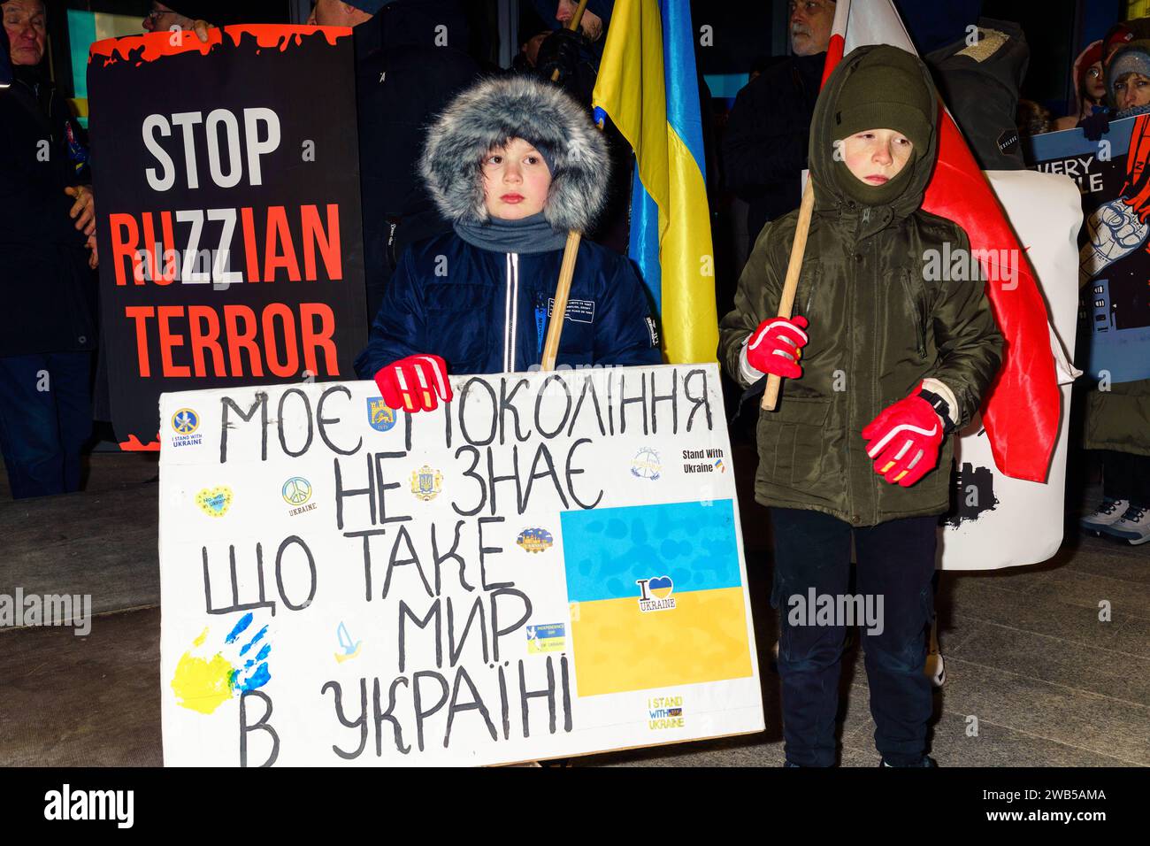 Slogans picket hi-res stock photography and images - Alamy