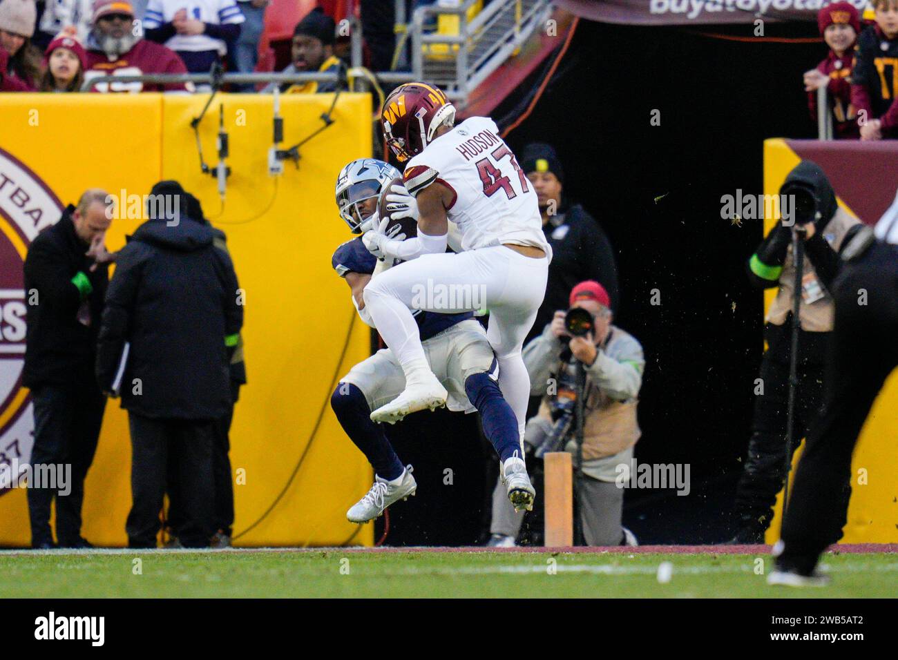 Dallas Cowboys running back Tony Pollard (20) makes a catch as ...