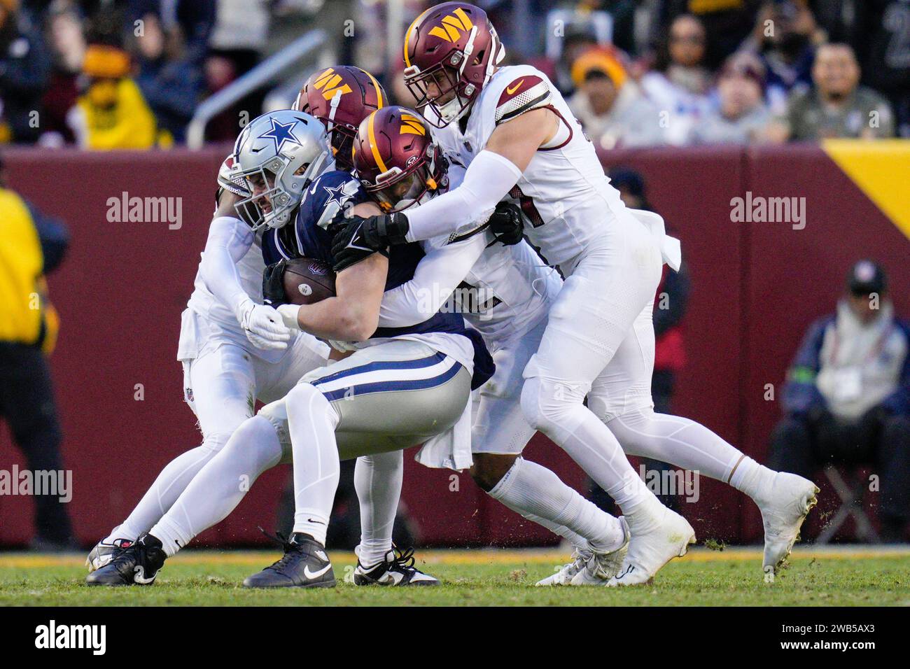 Dallas Cowboys tight end Jake Ferguson (87) holds onto the ball as ...