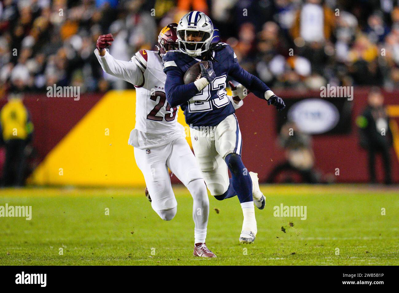 Dallas Cowboys running back Rico Dowdle runs with the ball against ...
