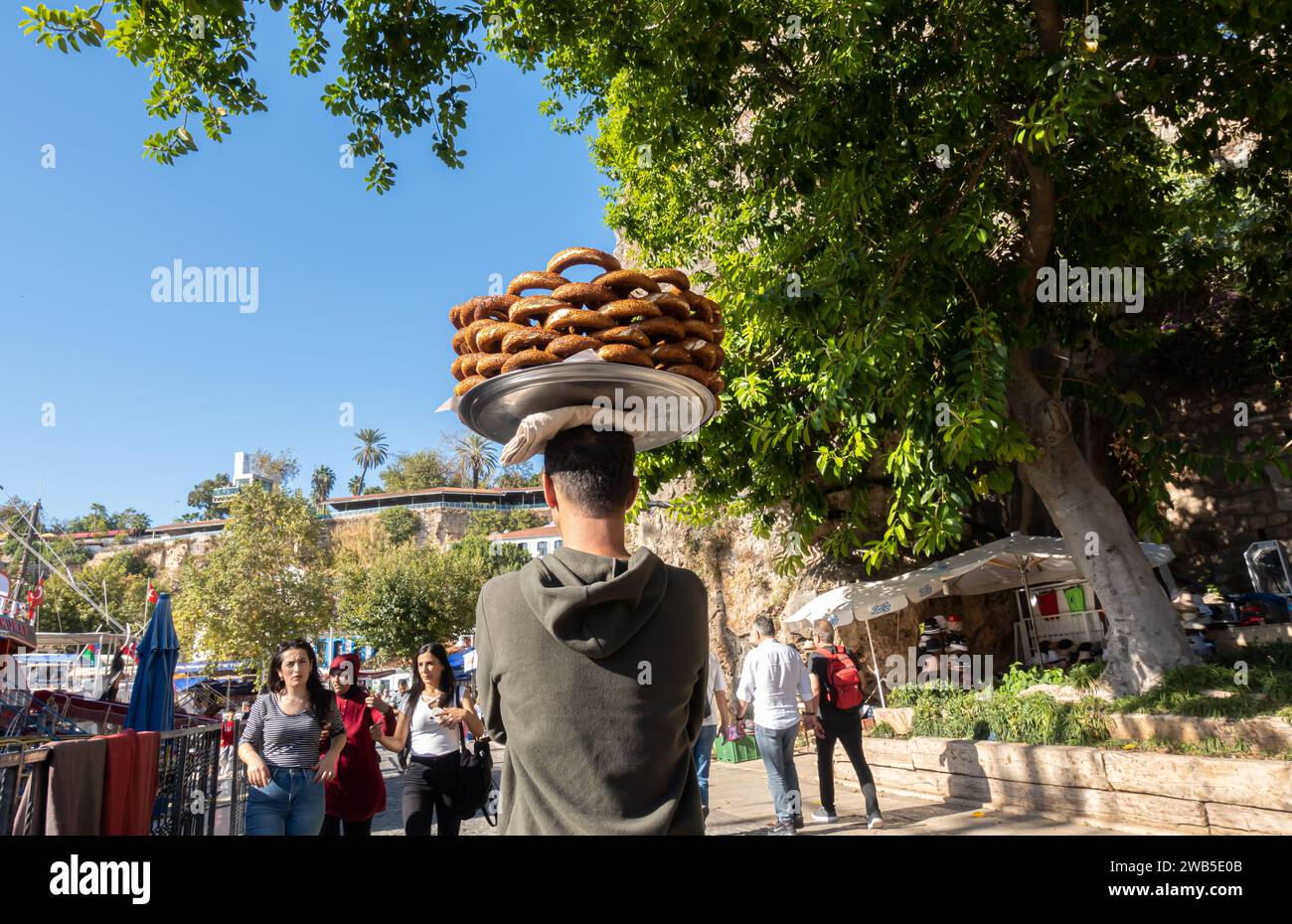 Turkish man carrying simit on the tray on his head - Turkish sesame ...