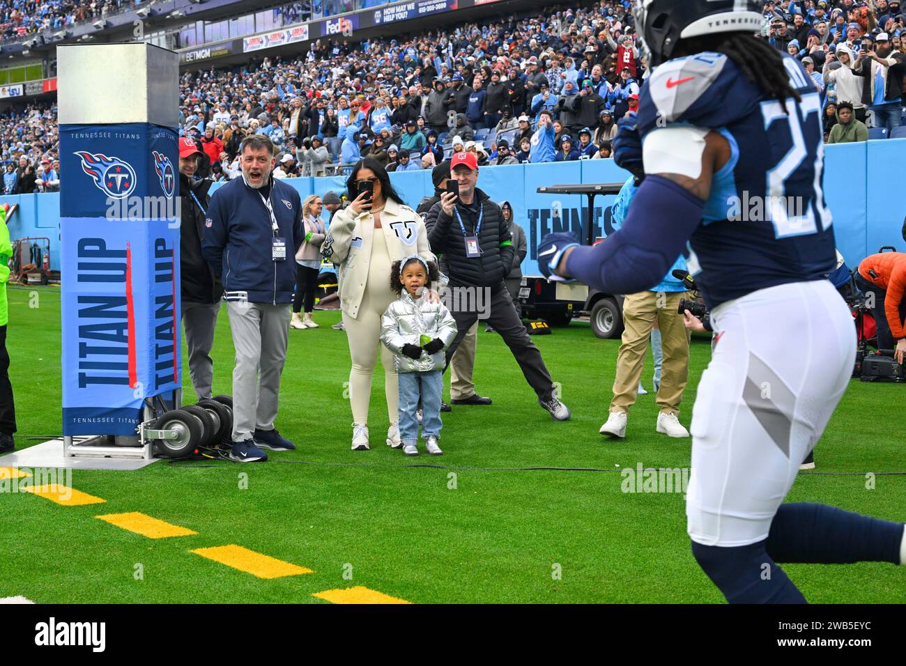 Tennessee Titans' Derrick Henry, looks toward his girlfriend Adrianna ...