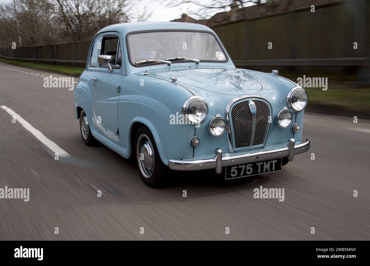 Family beach 1950s british hi-res stock photography and images - Alamy