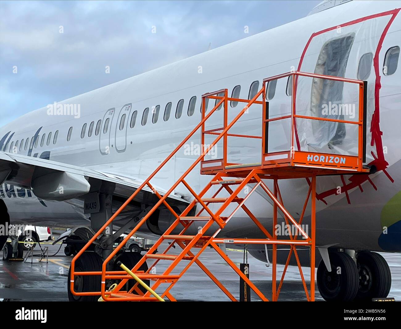 Portland, United States. 08th Jan, 2024. NTSB investigators sealed off ...