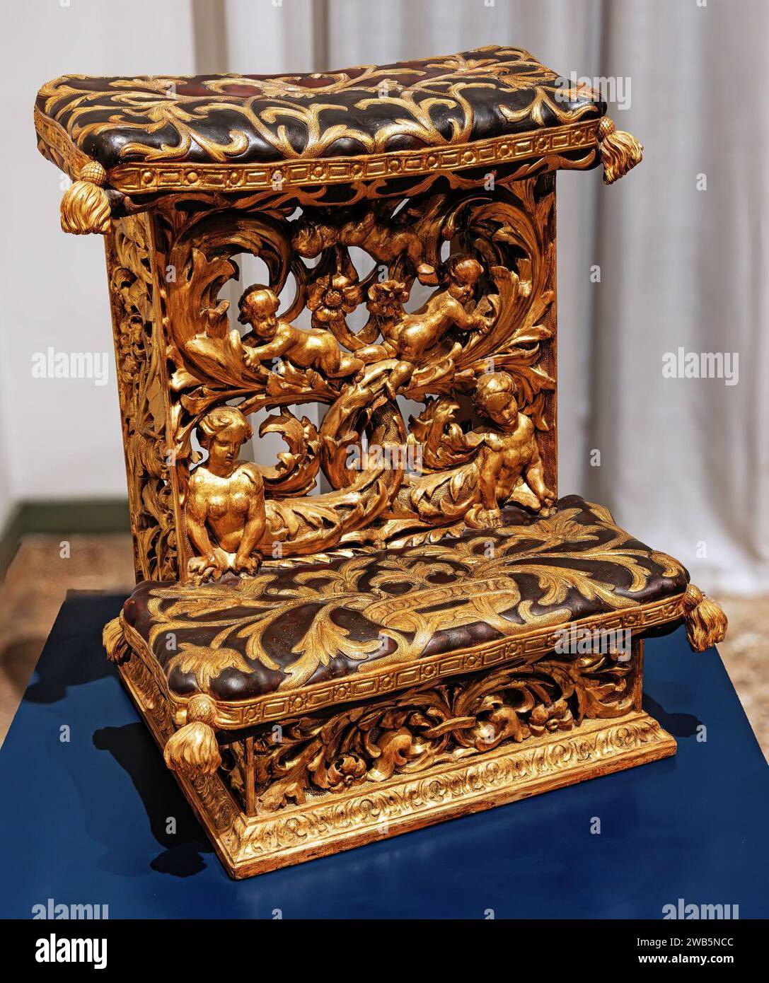 Intaglio legno hi-res stock photography and images - Alamy