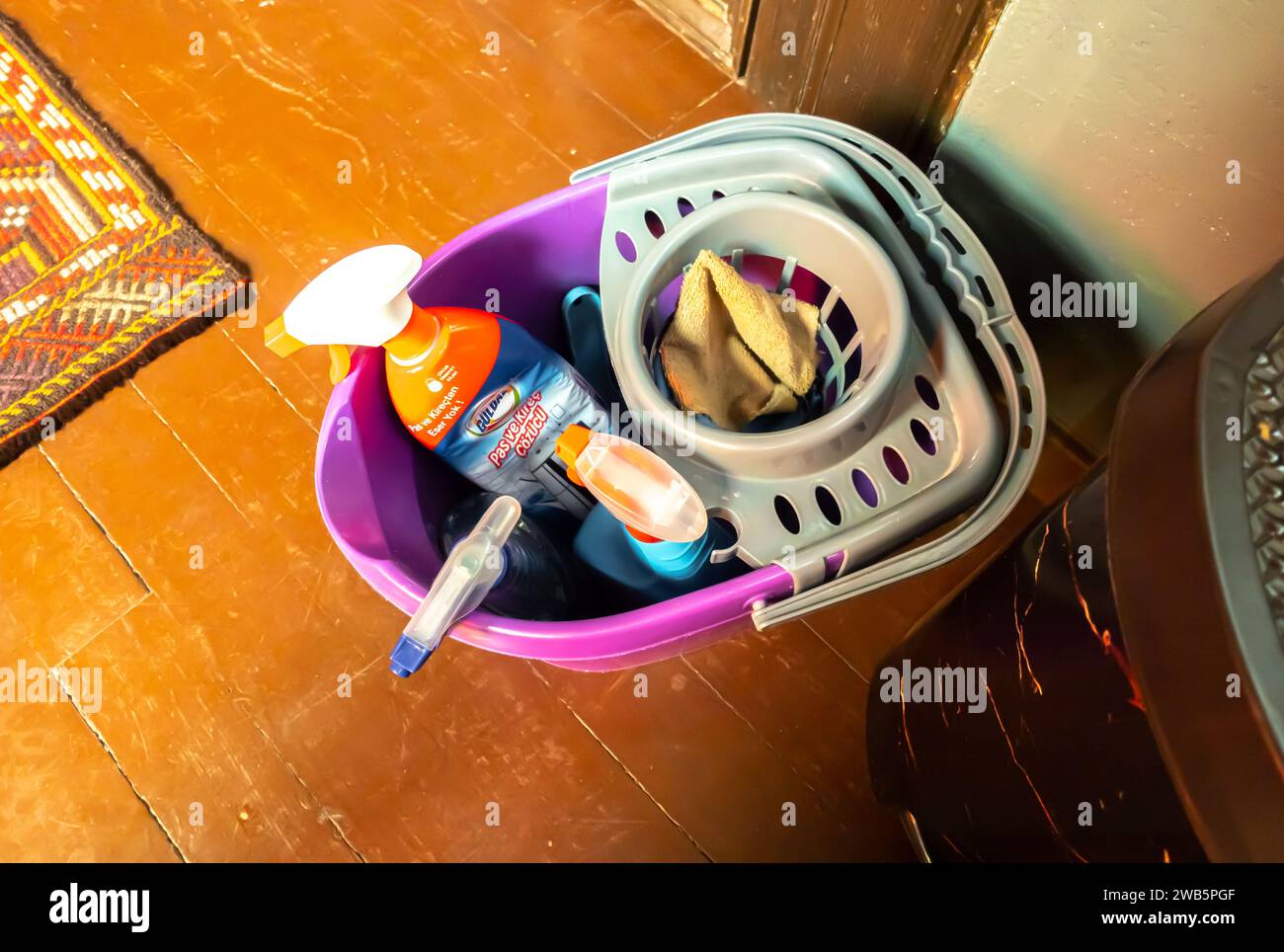 Cleaning kit for windows and floors, plastic container with cleaning ...