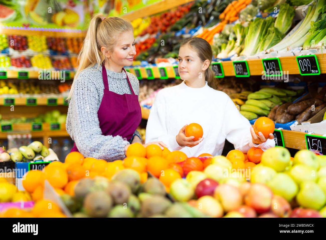 Teenage worker supermarket hi-res stock photography and images - Alamy