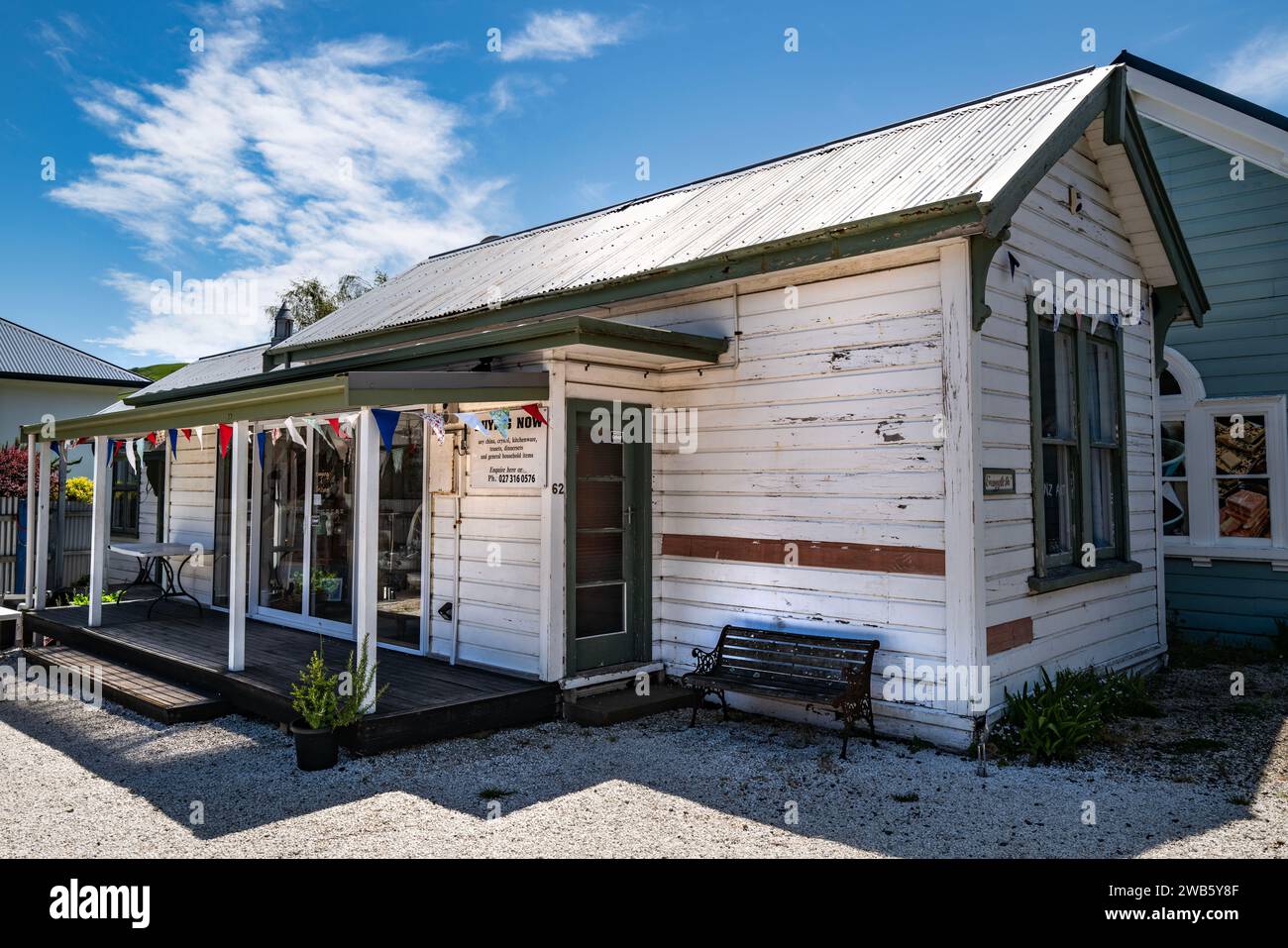 On the road to akaroa on the road to akaroa hi-res stock photography ...