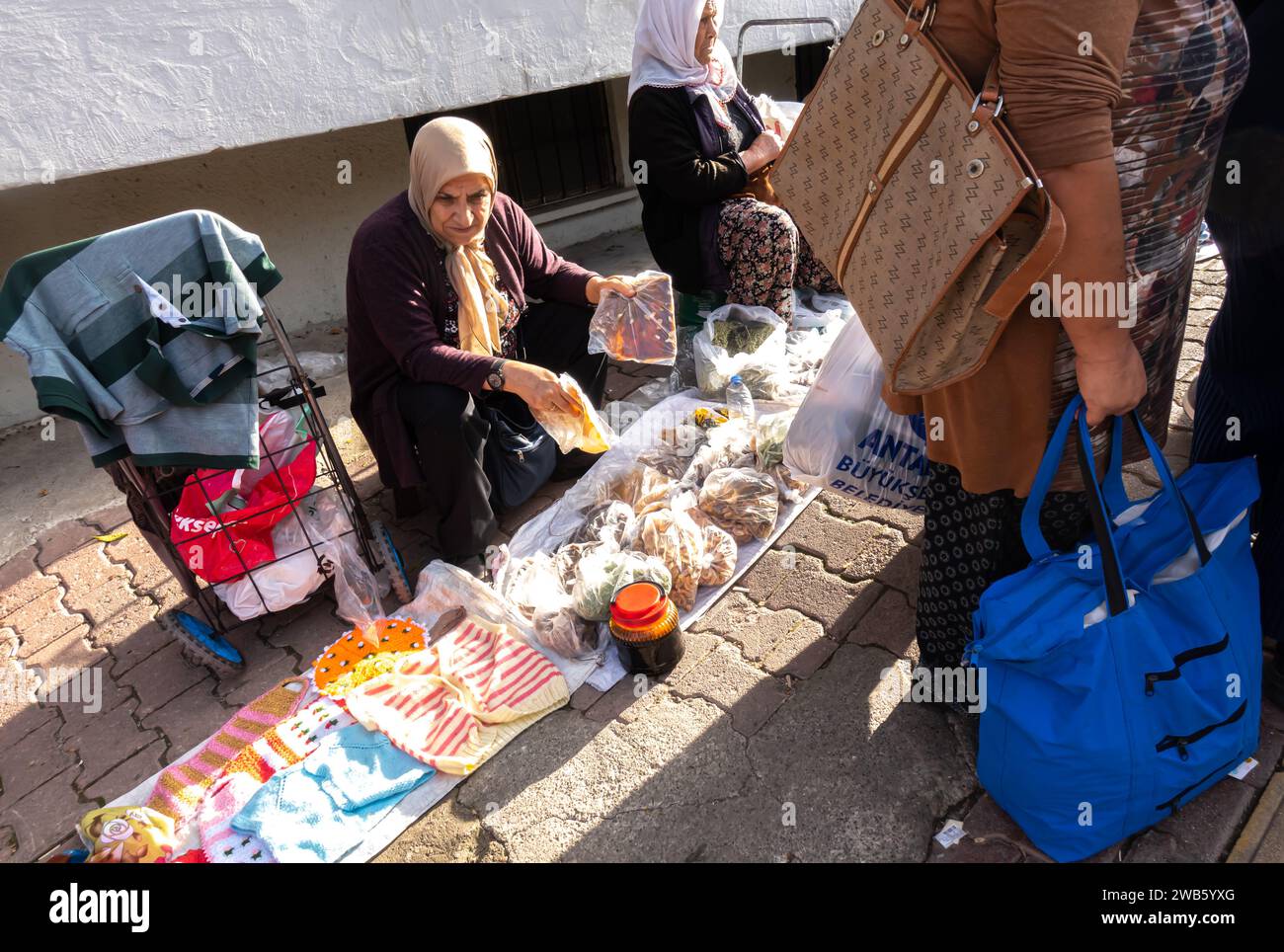 Woman turkey street hi-res stock photography and images - Alamy