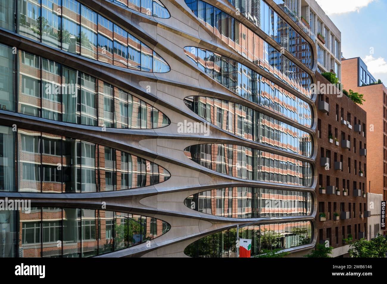 Modern and spectacular residential buildings in New York's exclusive ...