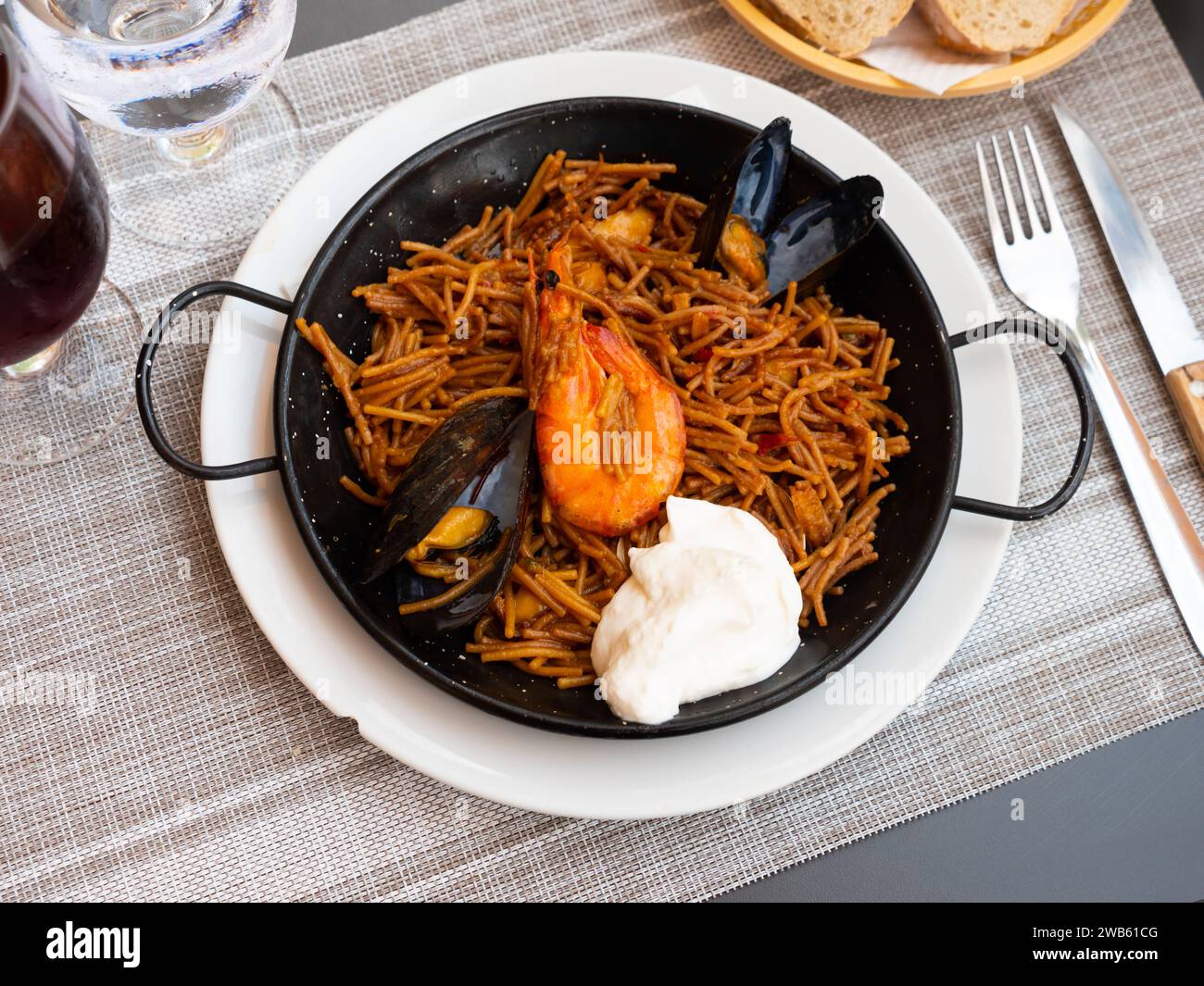 Catalan pasta paella hi-res stock photography and images - Alamy