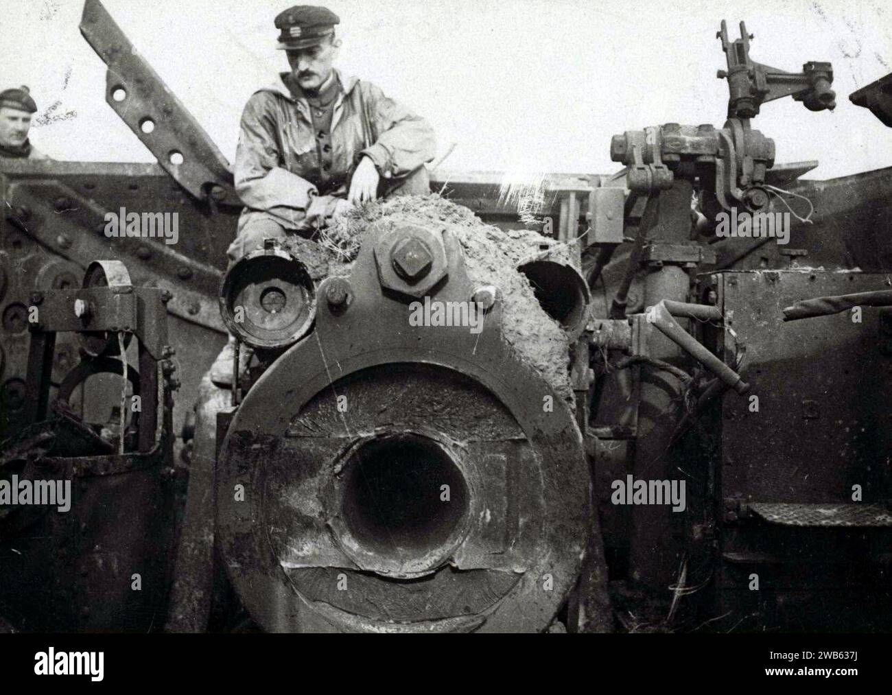 17 cm gun hi-res stock photography and images - Alamy