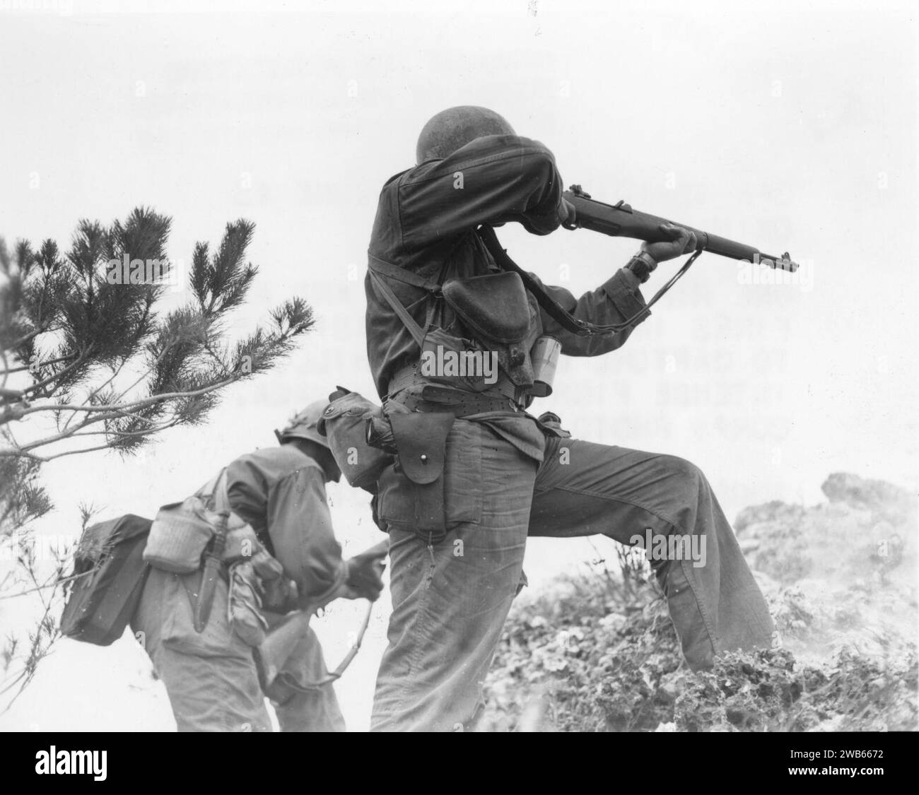 111-SC-337972 - One rifleman reloads, and another fires in the 96th ...