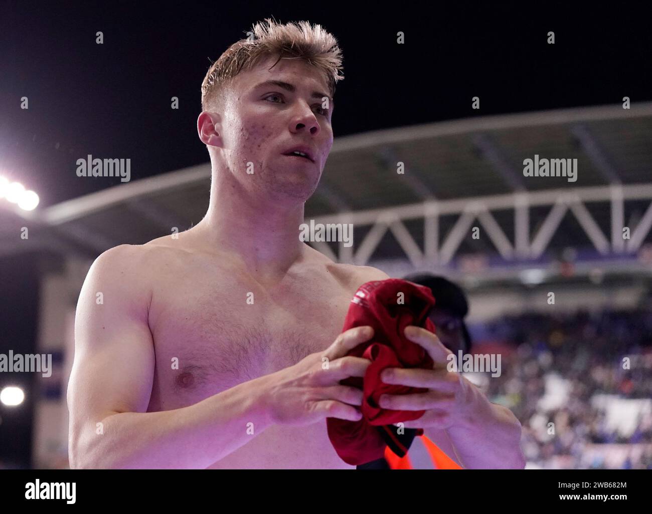 Wigan, UK. 8th Jan, 2024. Rasmus H¿jlund of Manchester United gives his ...