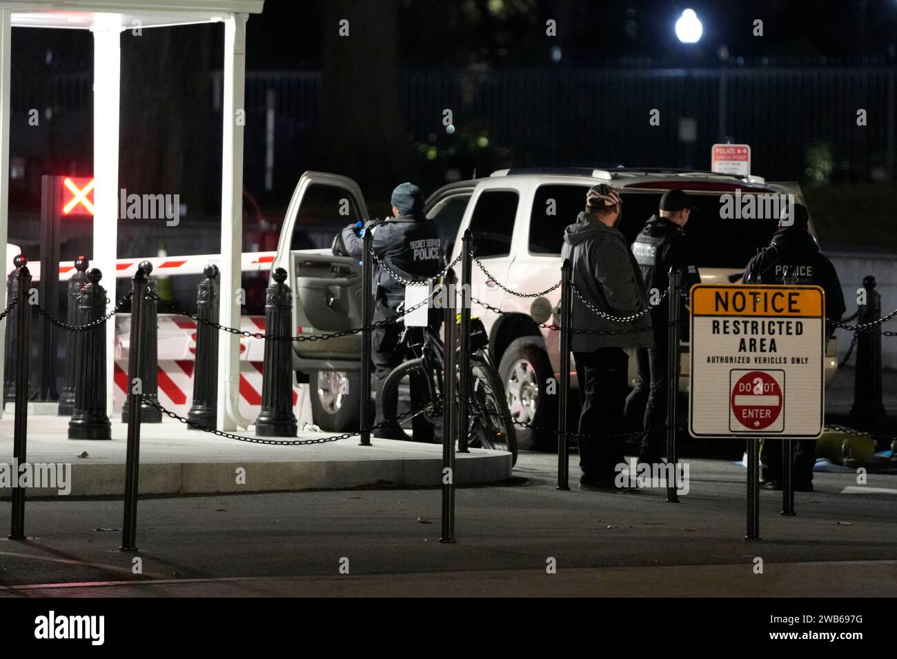 U.S. Secret Service police investigate near a vehicle that hit a ...