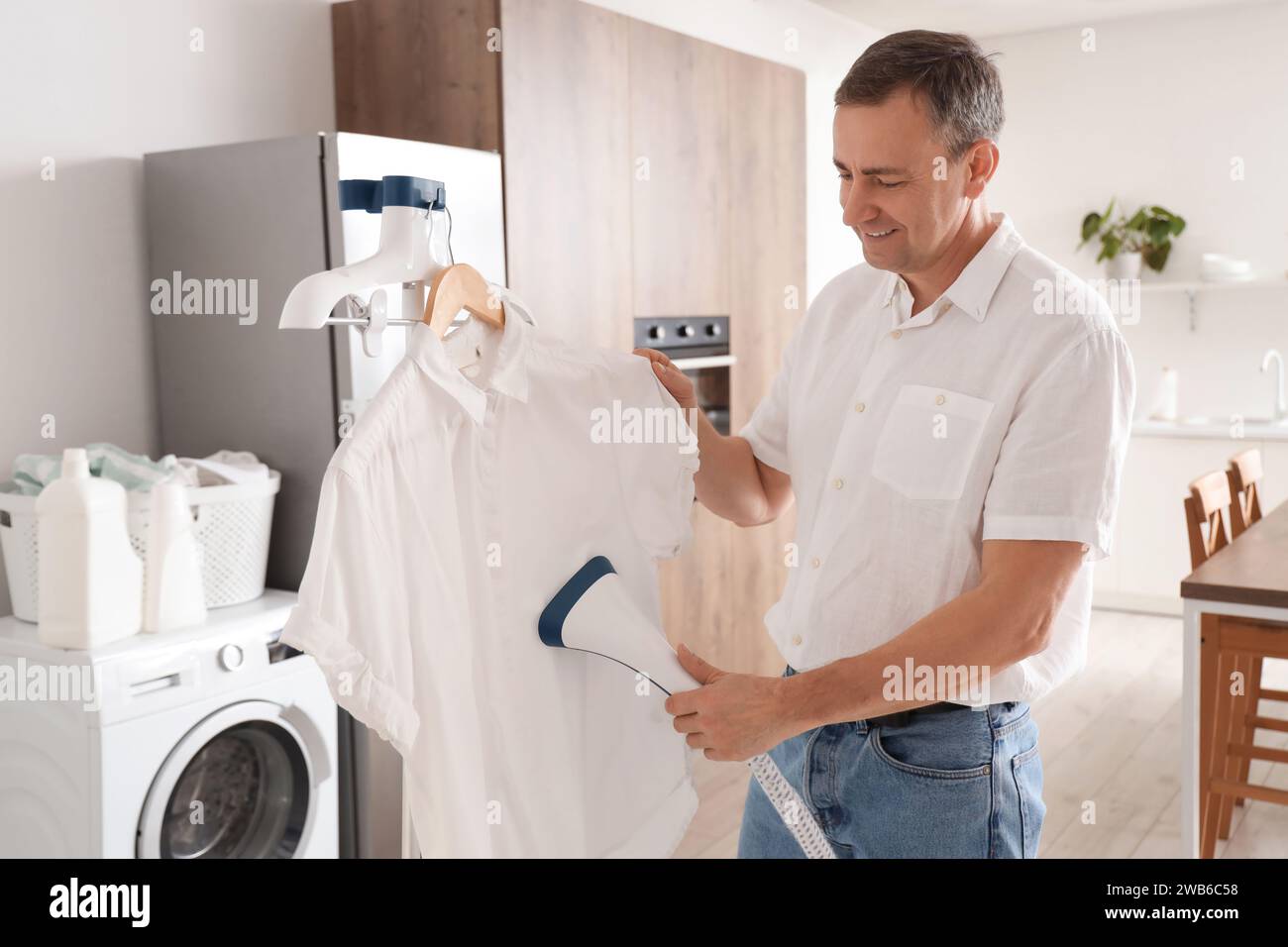 Steaming apparatus hi-res stock photography and images - Alamy