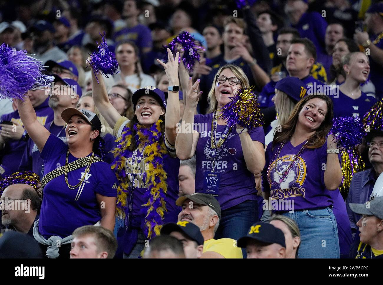 Houston, United States. 08th Jan, 2024. Washington Huskies fans cheer ...