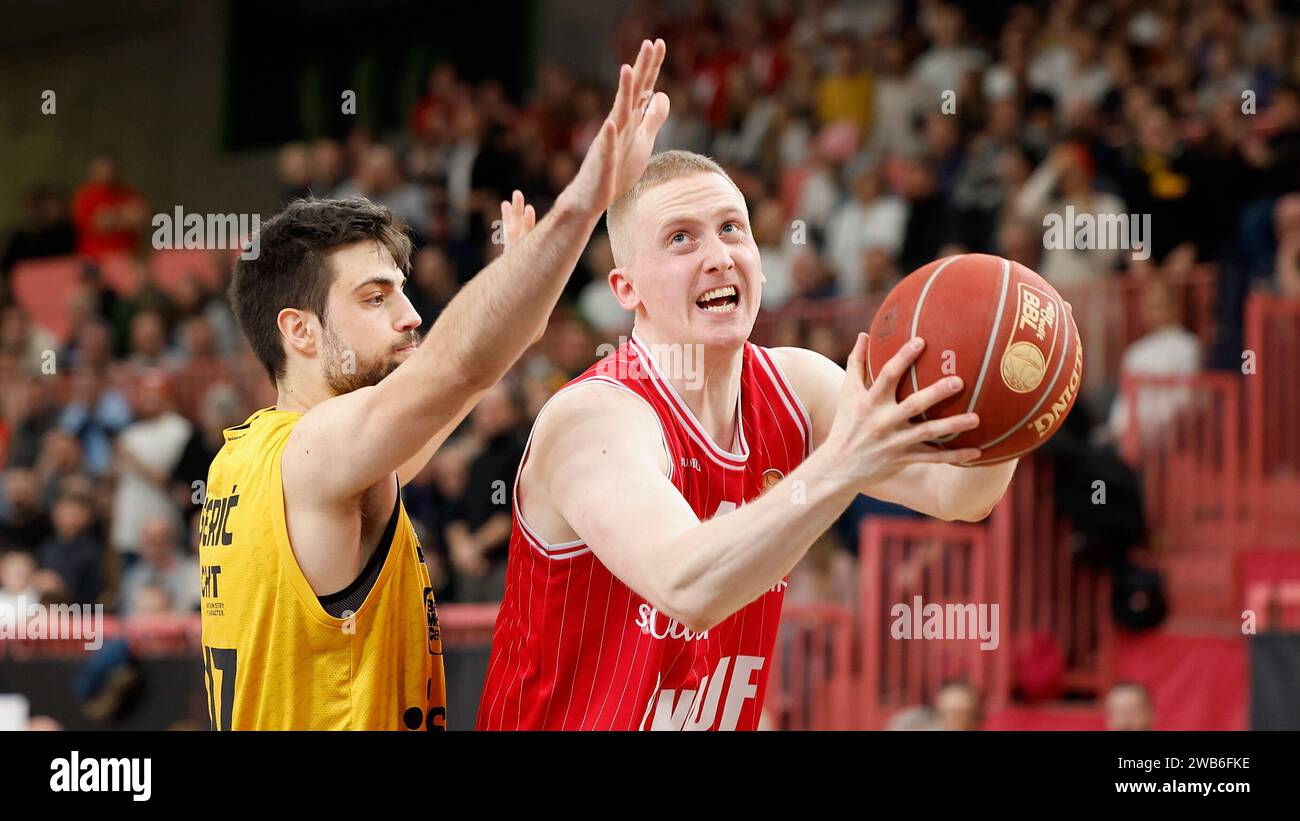 17 und collin welp wuerzburg baskets hi-res stock photography and ...
