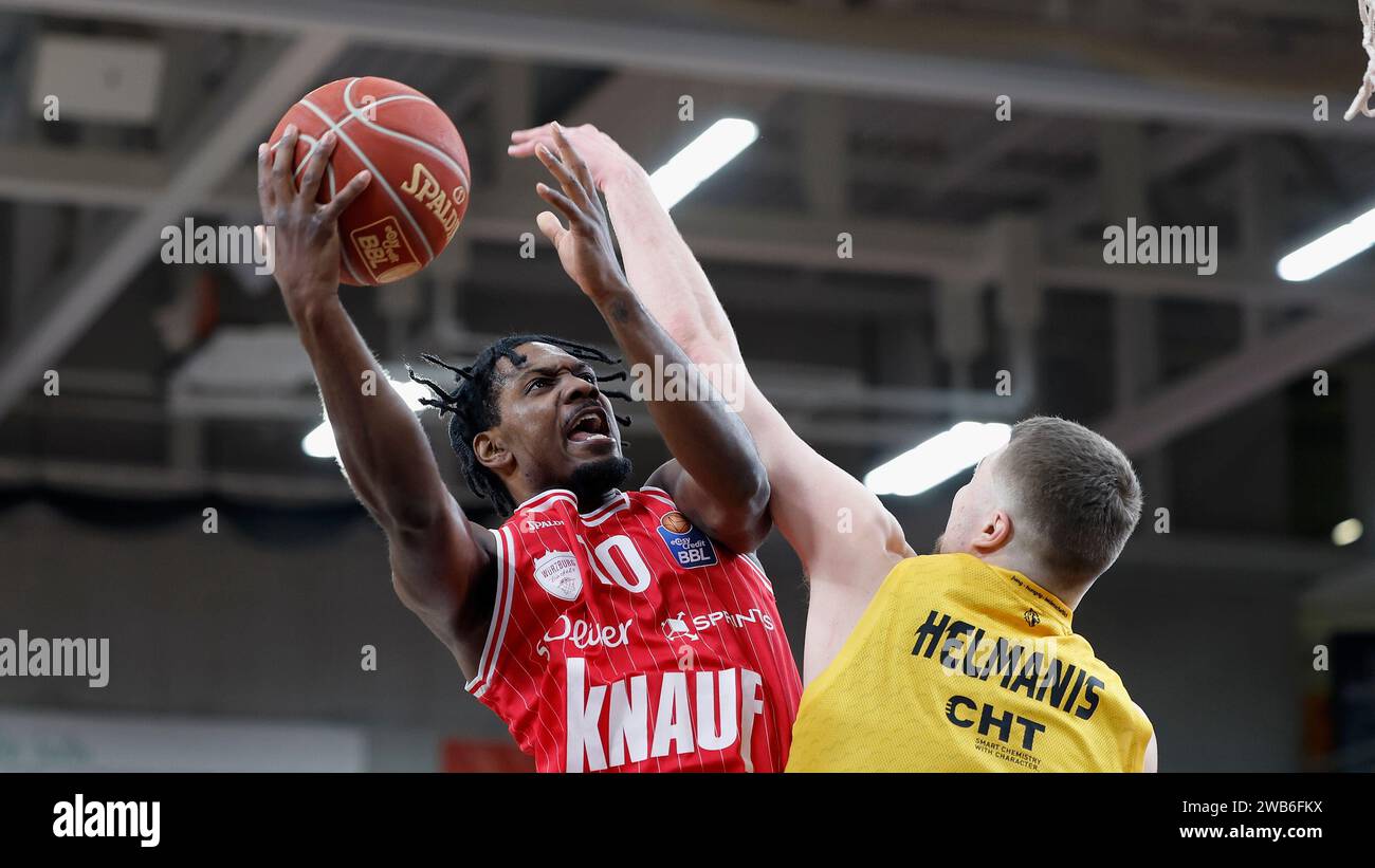 Tuebingen, Deutschland. 08th Jan, 2024. v.l. Darius Perry (Wuerzburg ...