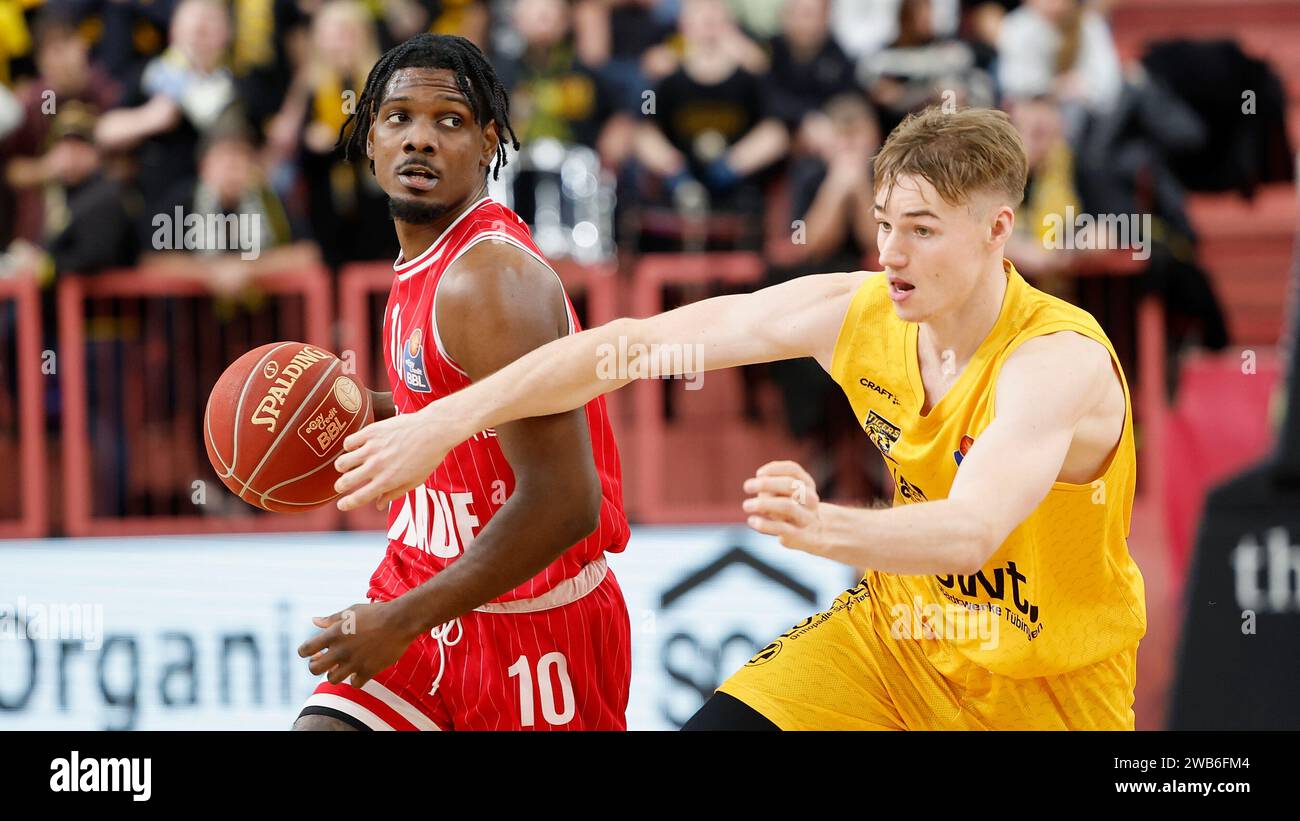 Tuebingen, Deutschland. 08th Jan, 2024. v. l. Darius Perry (Wuerzburg ...