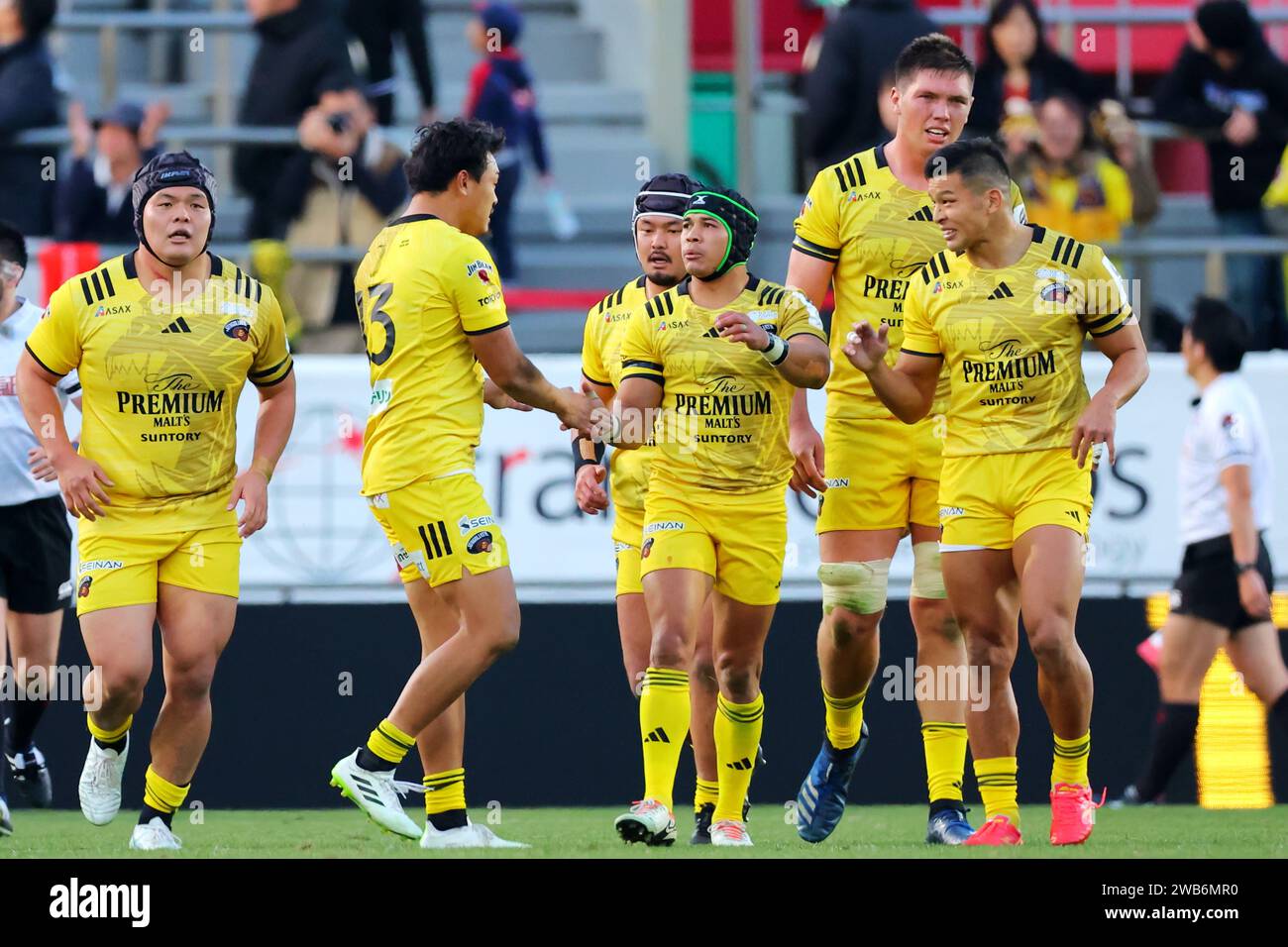 Tokyo, Japan. 6th Jan, 2024. Tokyo Suntory Sungoliath team group ...