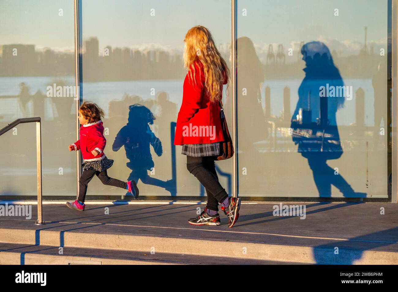 Girl running hi-res stock photography and images - Alamy
