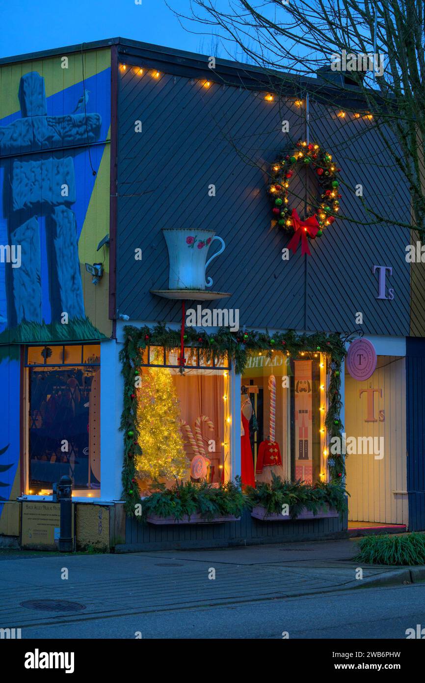 Maple wreath hi-res stock photography and images - Alamy