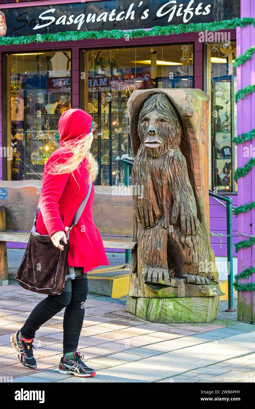 Storefront Sasquatch, Bigfoot wood carving, Sasquatch's Gifts, Harrison ...