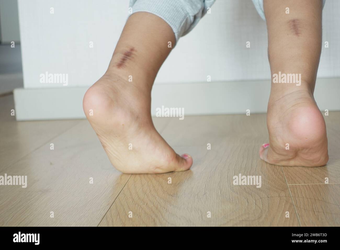 Walking on tiptoes hi-res stock photography and images - Alamy
