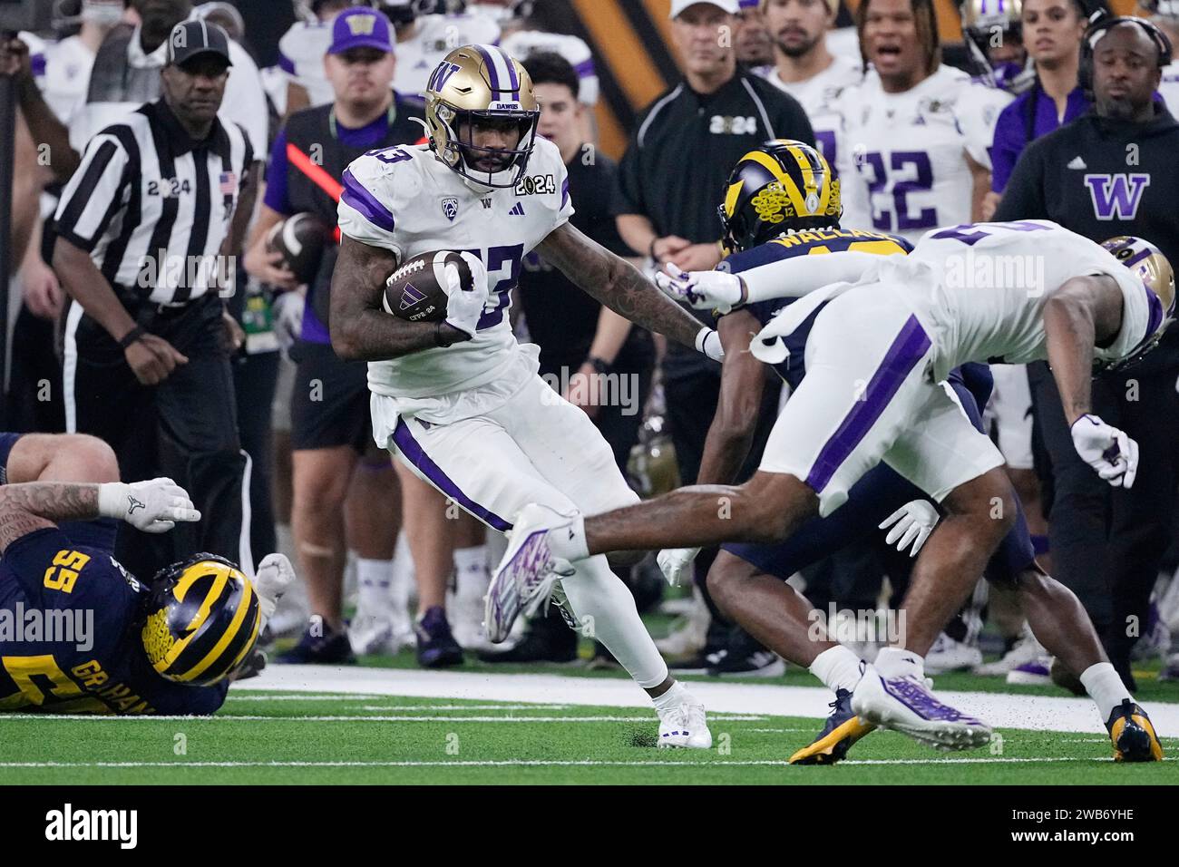 Houston, United States. 08th Jan, 2024. Washington Huskies tight end ...
