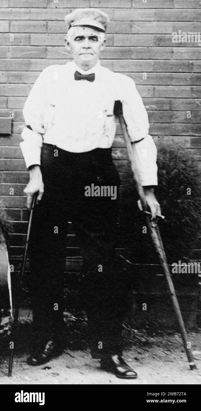 ''Bobby'' Leach and his barrel Stock Photo - Alamy