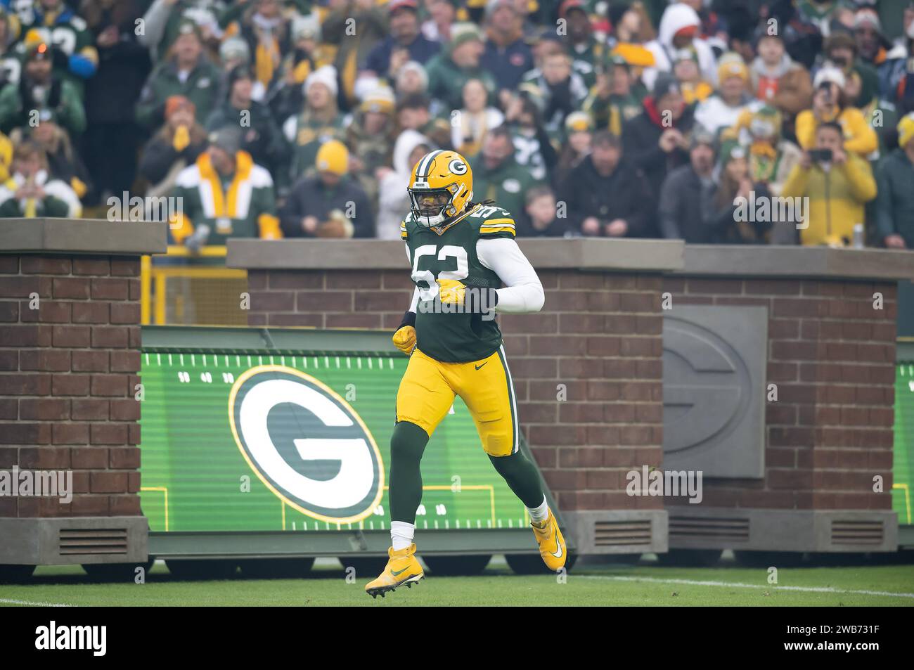 Linebacker rashan gary hi-res stock photography and images - Alamy